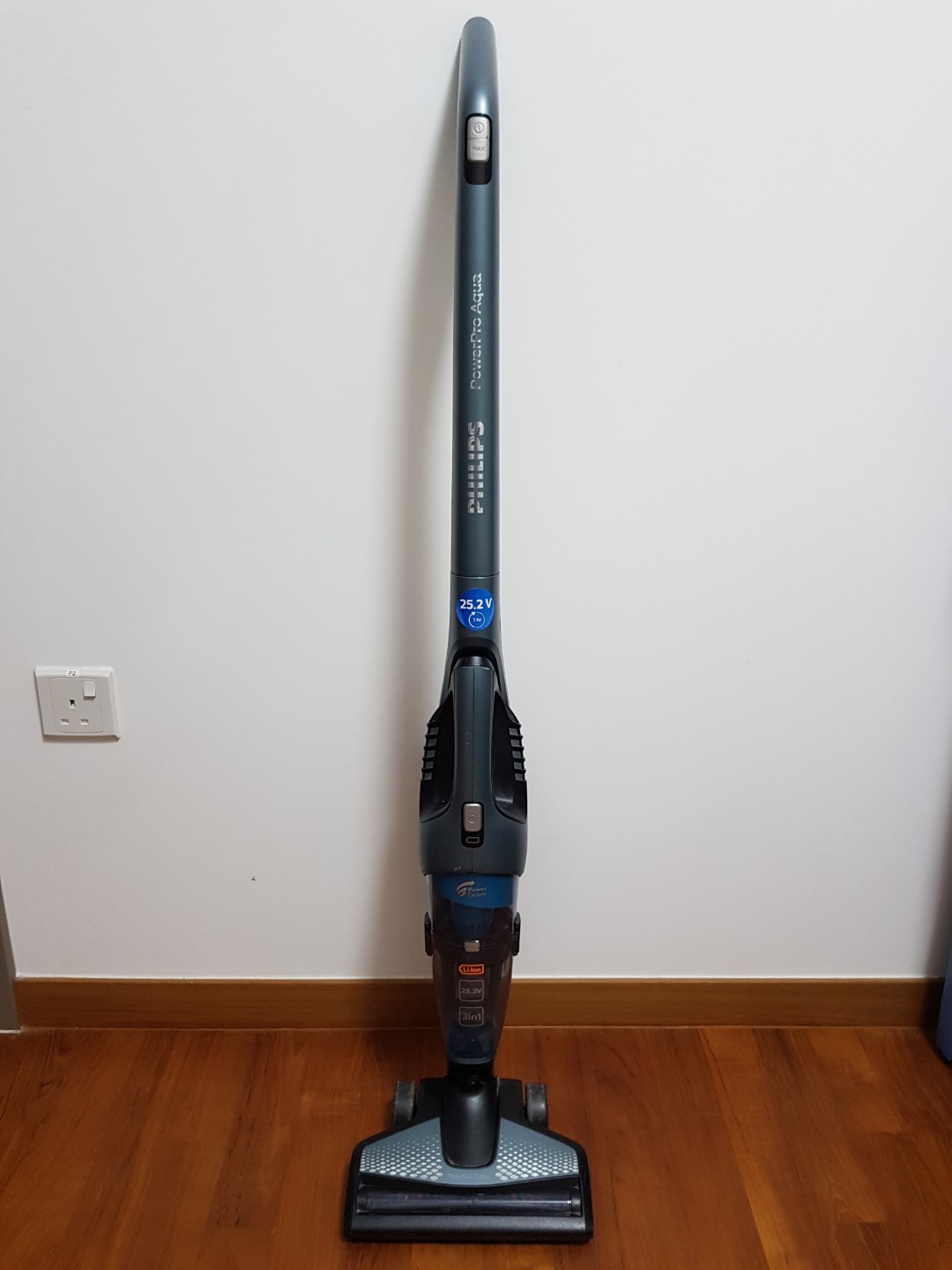 Philips PowerPro Aqua cordless rechargeable vacuum cleaner, TV & Home ...