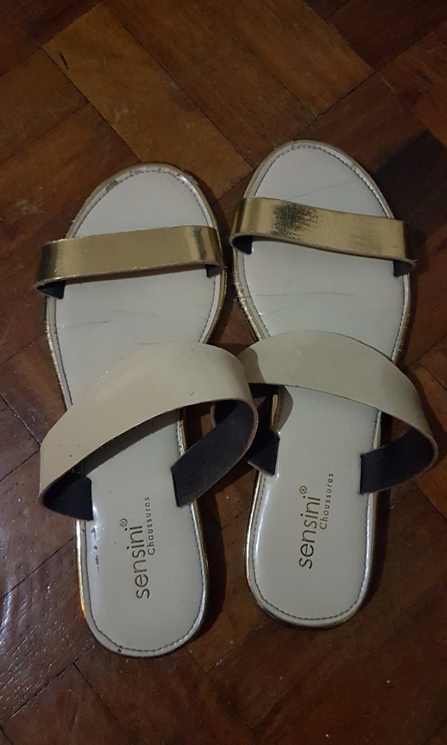 Sensini gold flats, Women's Fashion, Footwear, Flats & Sandals on Carousell