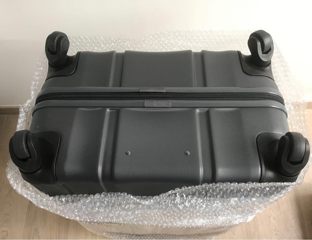 American Tourister Hard Case Spinner luggage bag, Hobbies & Toys ...