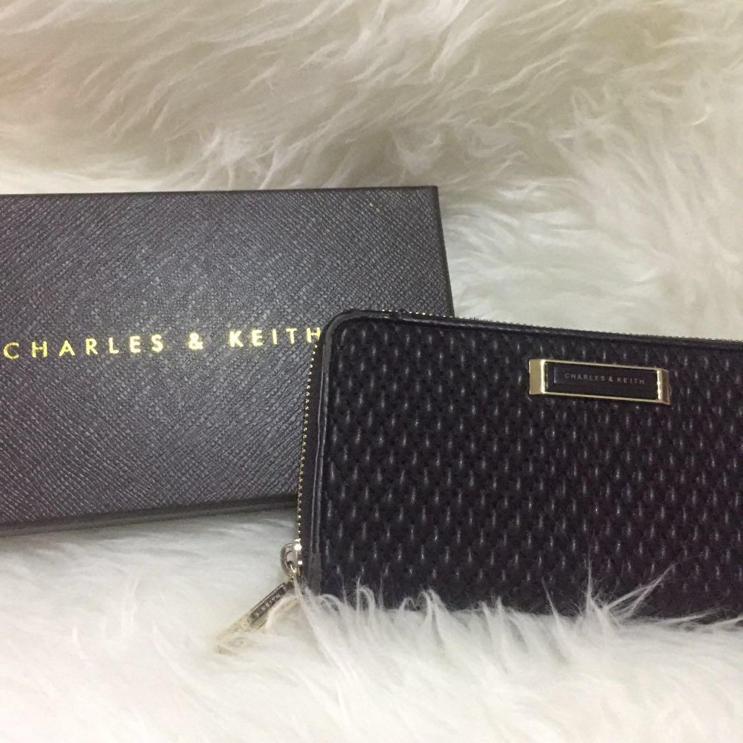 Dompet Charles & Keith, Fesyen Wanita, Tas & Dompet di Carousell