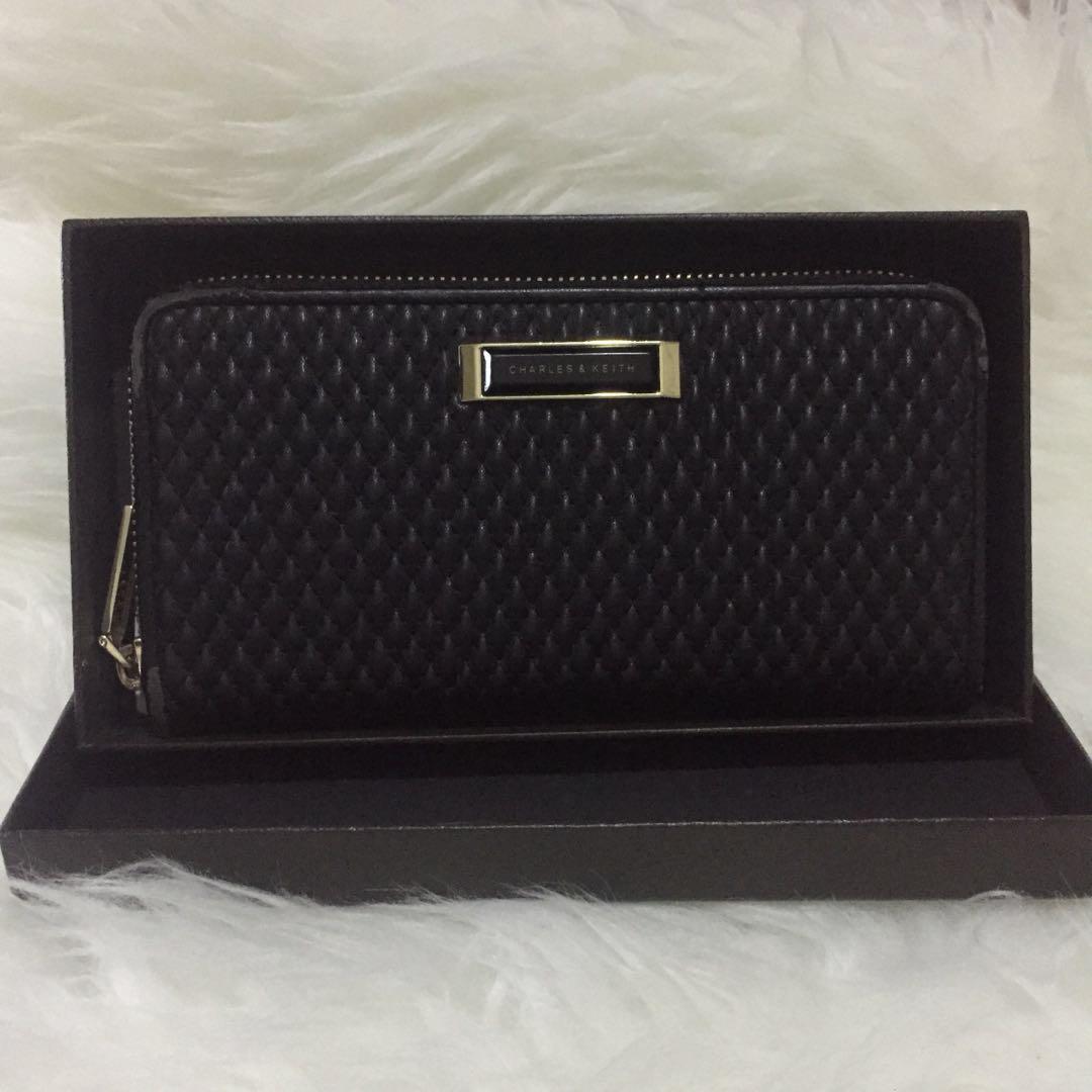 Dompet Charles & Keith, Fesyen Wanita, Tas & Dompet di Carousell