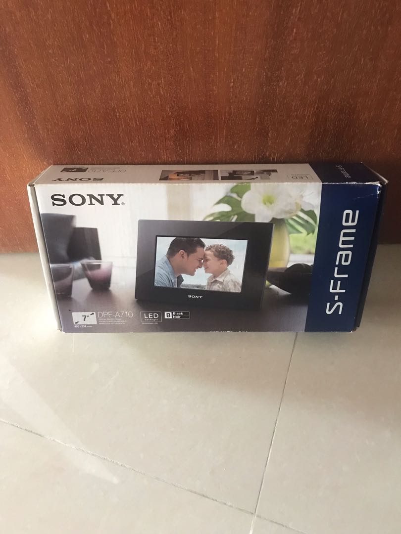 Sony digital photo frame, Furniture & Home Living, Home Decor, Frames ...