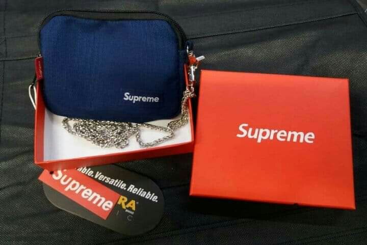Supreme wallet w /chain, Men's Fashion, Watches & Accessories, Wallets ...