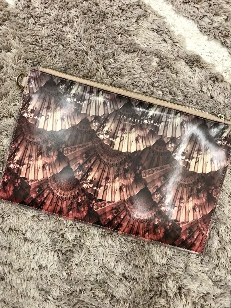 Ted Baker Pouch, Women's Fashion, Bags & Wallets, Clutches on Carousell
