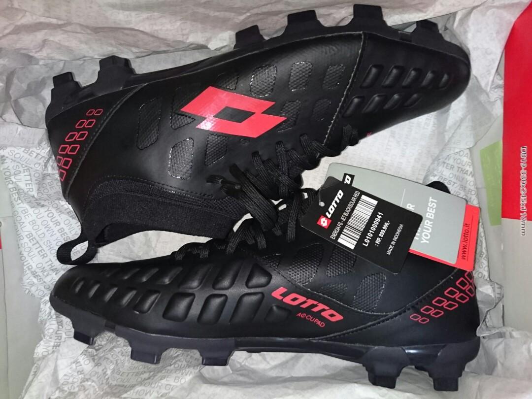 Sepatu Bola Lotto