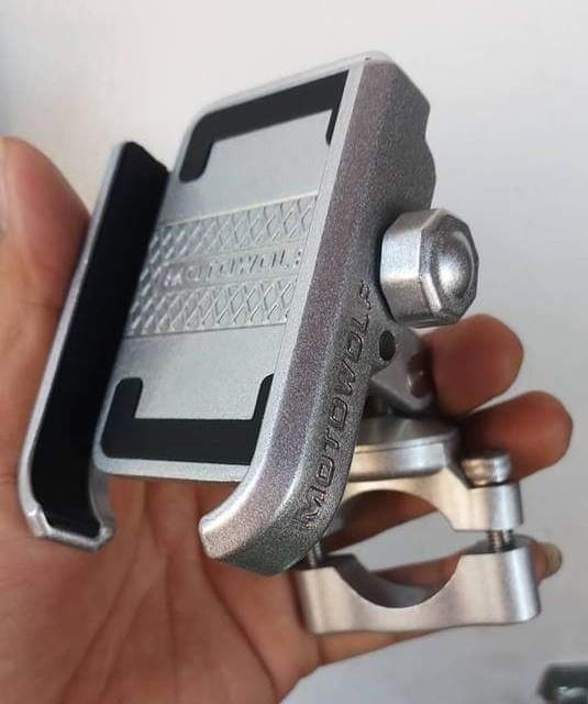 MOTOWOLF CP Holder ( Clamp) without charger, Motorbikes on Carousell