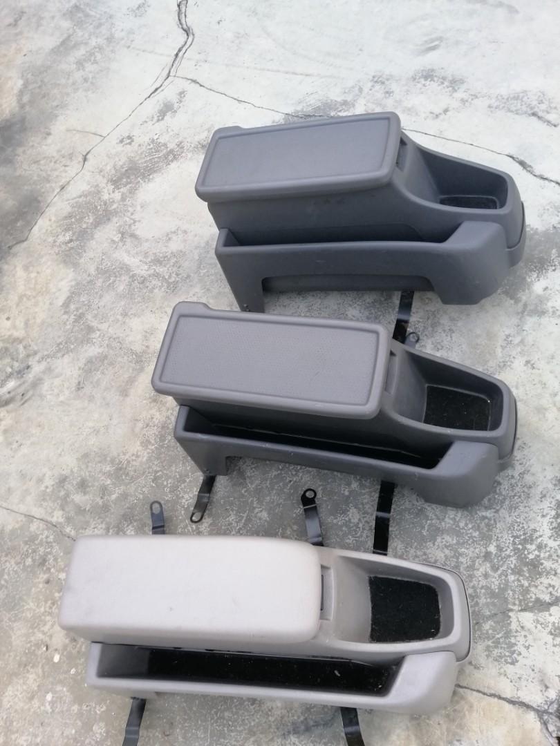 Estima Acr30 console box original, Auto Accessories on Carousell