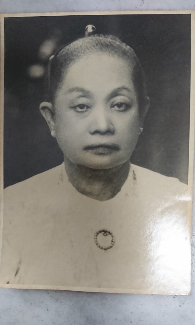 Old Peranakan matriarch photo, Hobbies & Toys, Religious Items on Carousell