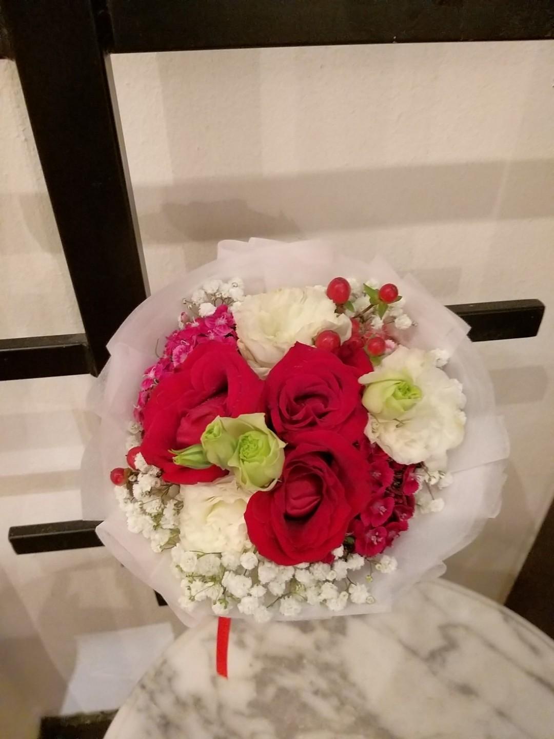 Triple Roses Bouquet, Hobbies & Toys, Stationery & Craft, Flowers ...