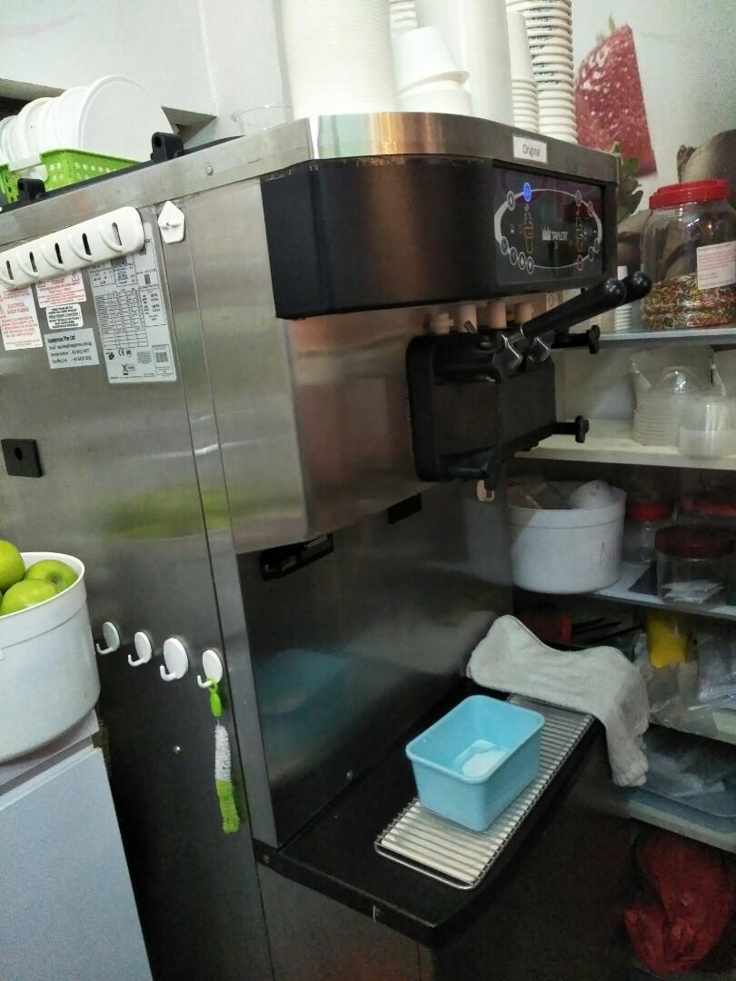 Taylor C713-58, Soft Serve Freezer, Froyo machine, Yogurt freezer, Food ...