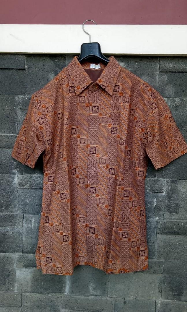 Batik Kain Bagus, Fesyen Pria, Pakaian , Atasan di Carousell