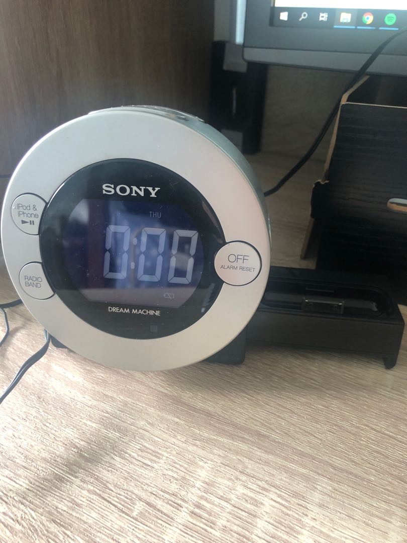 Sony dream machine icf-7ip, Audio, Portable Music Players on Carousell