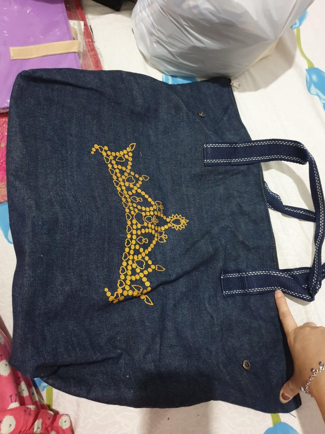 Tas denim ukuran besar, Fesyen Wanita, Tas & Dompet di Carousell