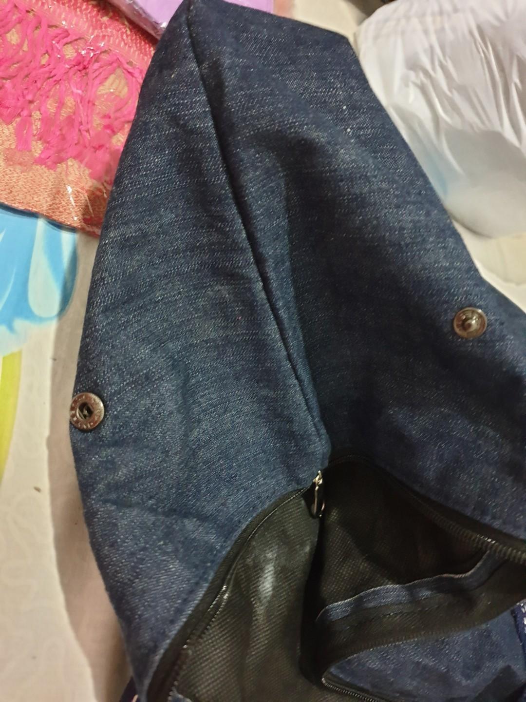 Tas denim ukuran besar, Fesyen Wanita, Tas & Dompet di Carousell
