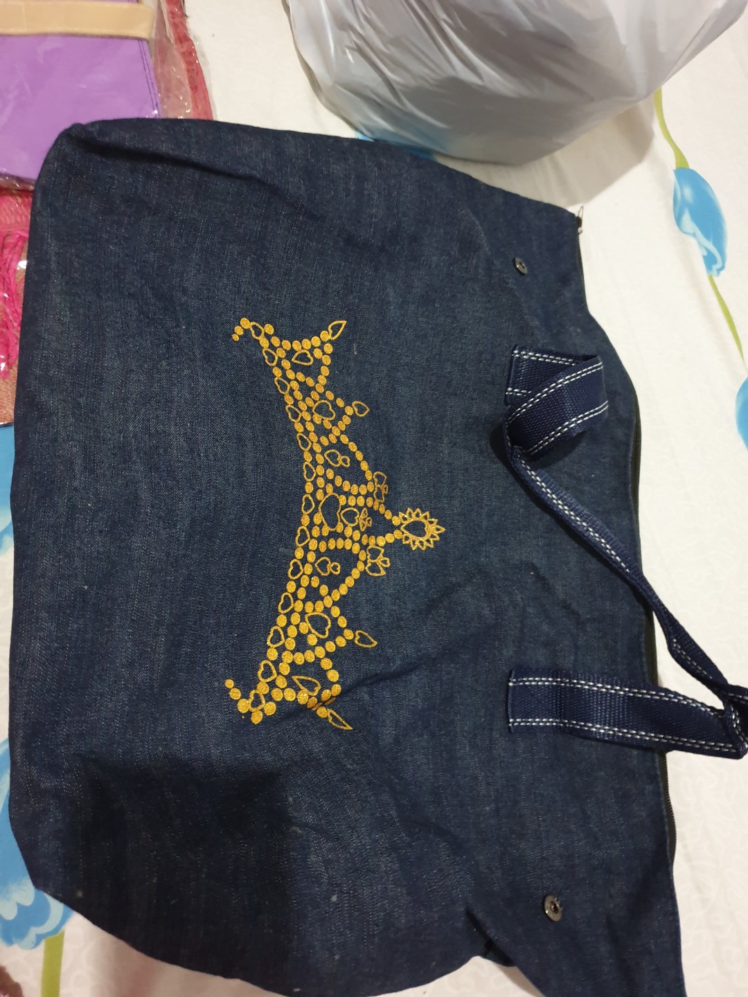 Tas denim ukuran besar, Fesyen Wanita, Tas & Dompet di Carousell