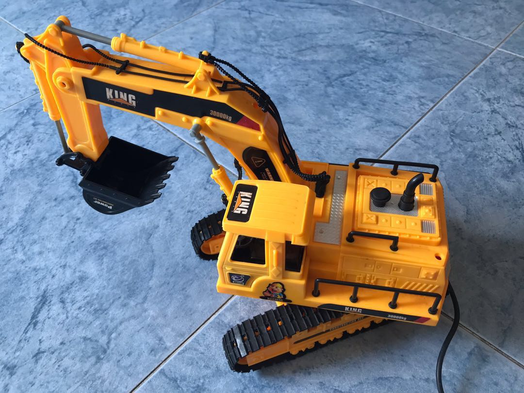 Big digger toy with control, Hobbies & Toys, Toys & Games on Carousell