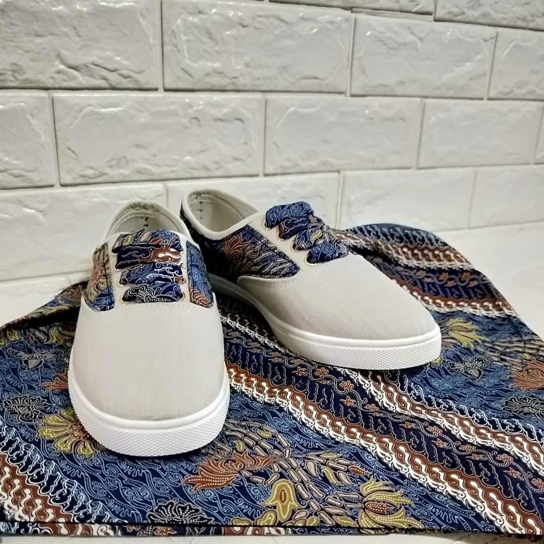 Customised Shoe, Women's Fashion, Footwear, Sneakers on Carousell