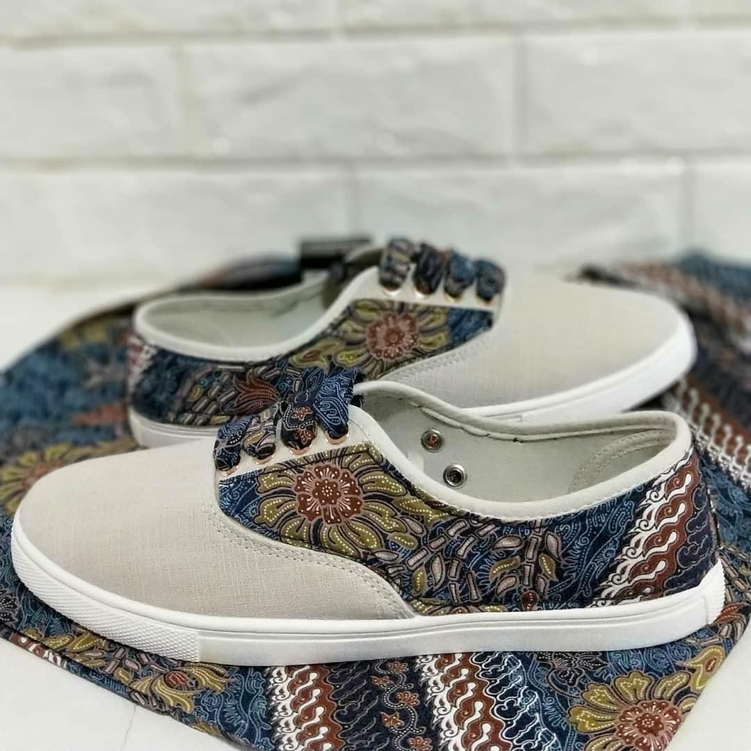 Customised Shoe, Women's Fashion, Footwear, Sneakers on Carousell