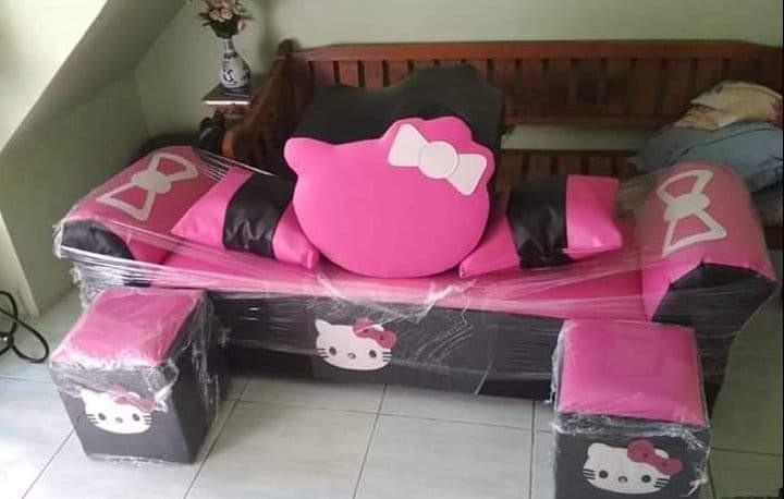 HELLOKITTY SOFA SET on Carousell