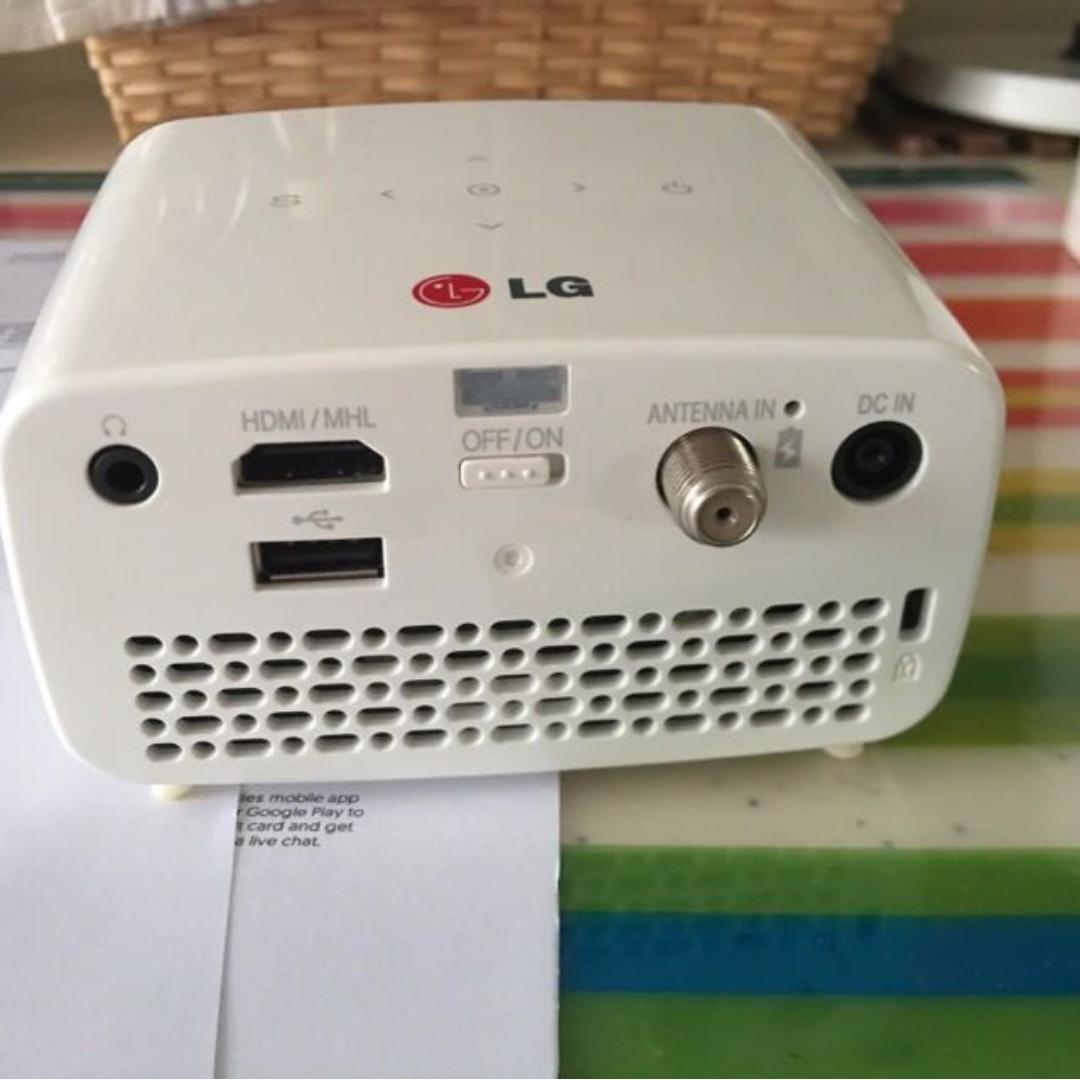 LG mini Beam HD Pocket Projector PH250 720p, TV & Home Appliances, TV ...