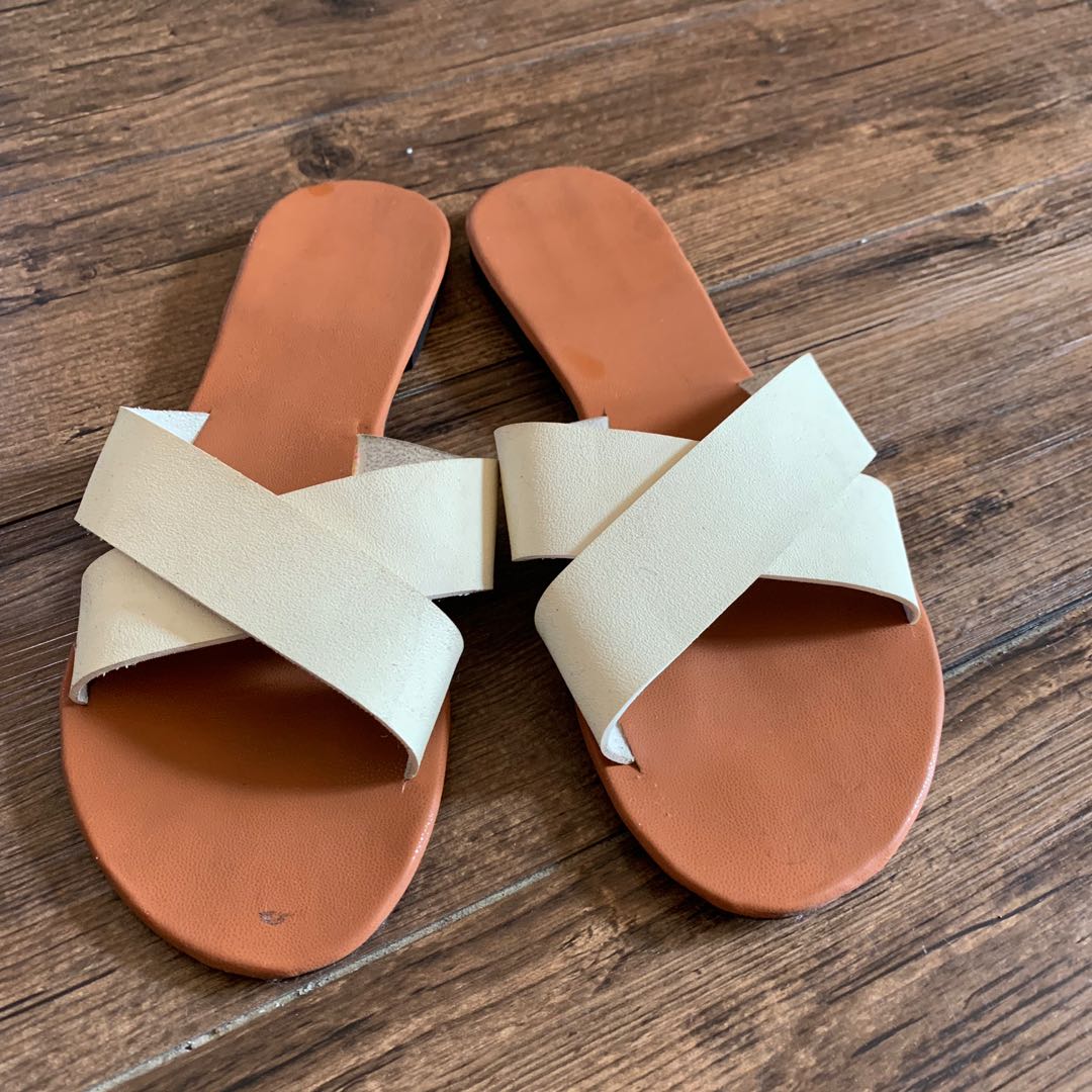 Cross flats, Women's Fashion, Footwear, Flats & Sandals on Carousell