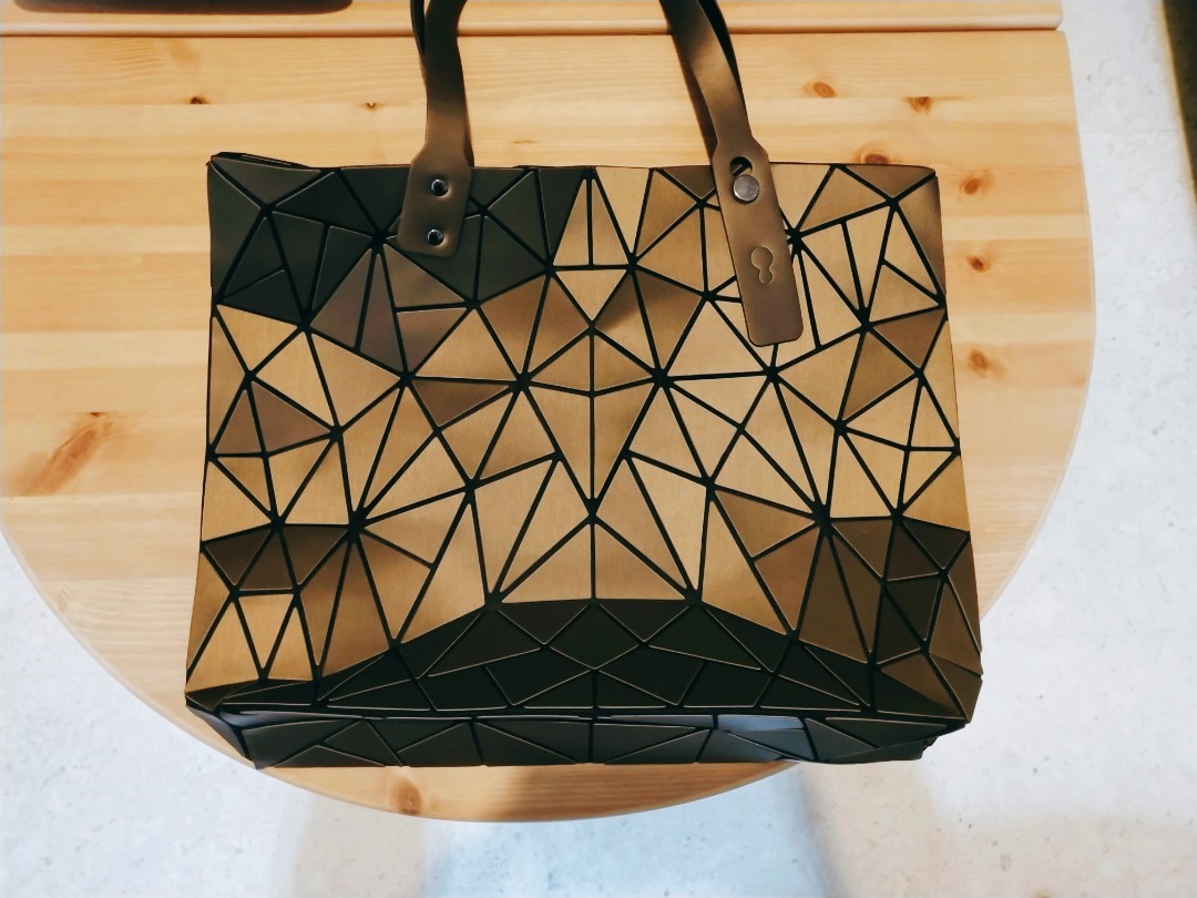 Geometric designed bag, Women's Fashion, Bags & Wallets, Tote Bags on ...