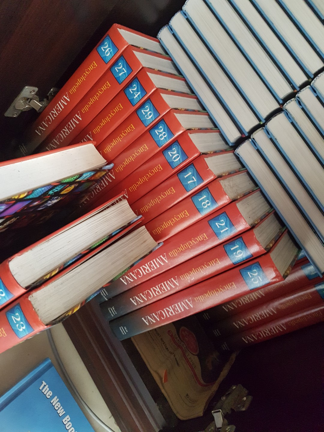 Encyclopedia americana all 30 volumes, Hobbies & Toys, Books ...