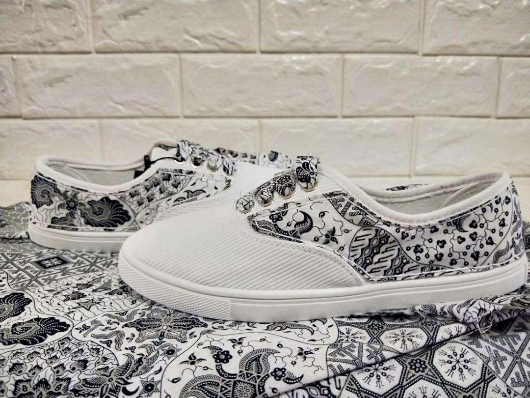 Customised Batik shoes, Women's Fashion, Footwear, Sneakers on Carousell