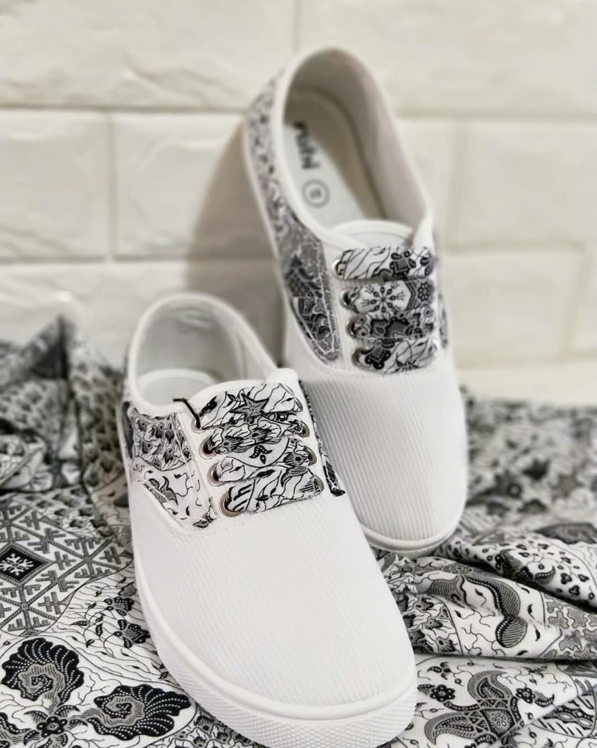 Customised Batik shoes, Women's Fashion, Footwear, Sneakers on Carousell