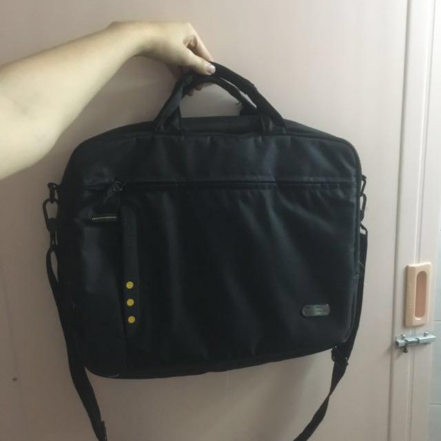 Dell laptop sling bag 17inch, Computers & Tech, Parts & Accessories ...