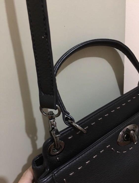 Expressions New York Two way Bag, Women's Fashion, Bags & Wallets ...