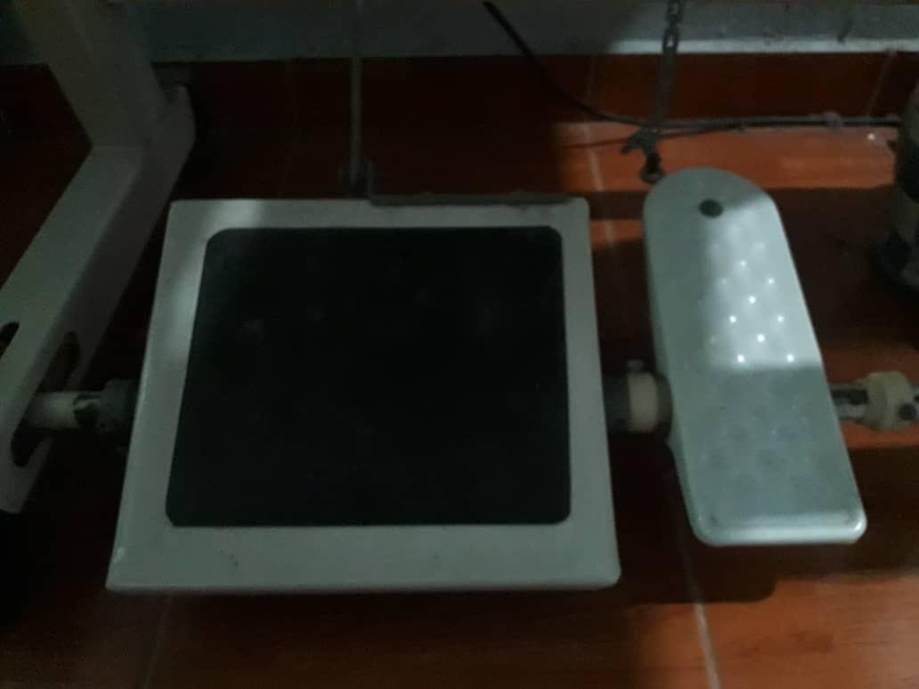 Mesin jahit tepi jenama Singer, Everything Else, Others on Carousell