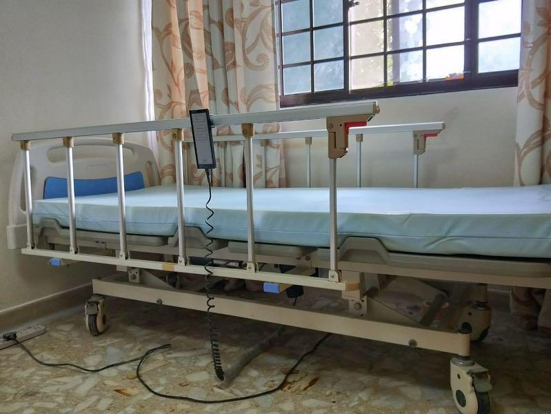 LINAK Electrical Hospital Bed and air mattress, Furniture & Home Living ...