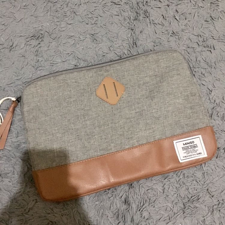 Miniso Laptop Sleeve 13inch, Elektronik, Bagian Komputer & Aksesoris di ...