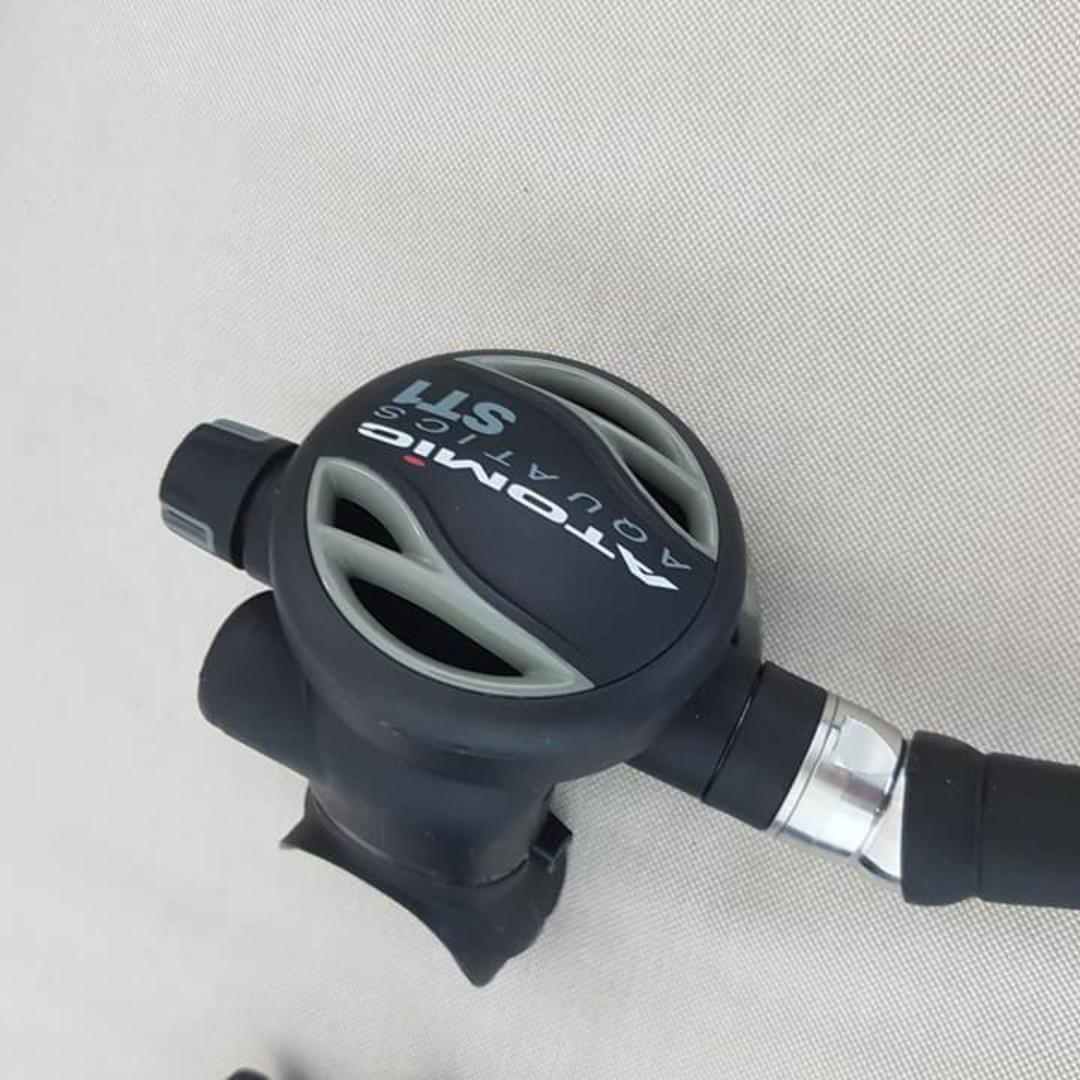 Atomic Aquatics ST1, ScubaPro R095, Subgear XP10 (regulator, octopus, console set), Sports ...
