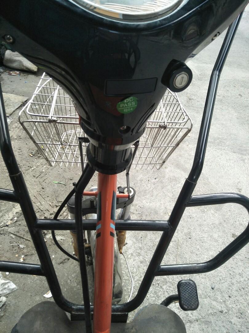 Electronic Bike (ERV+) with roof and fiber glass wind shield (PRICE IS ...
