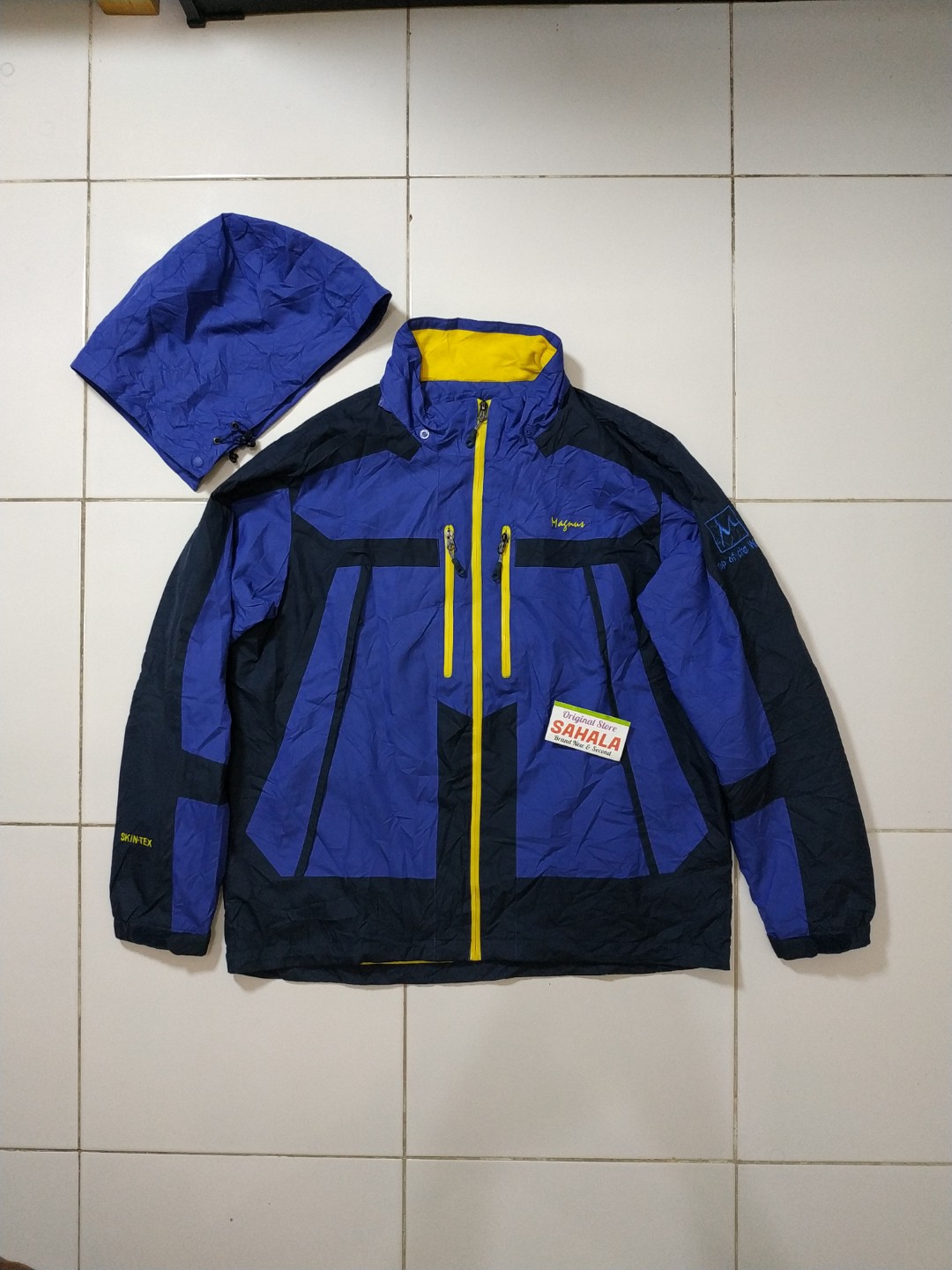 Magnus Outdoor Jacket, Fesyen Pria, Pakaian , Baju Luaran di Carousell