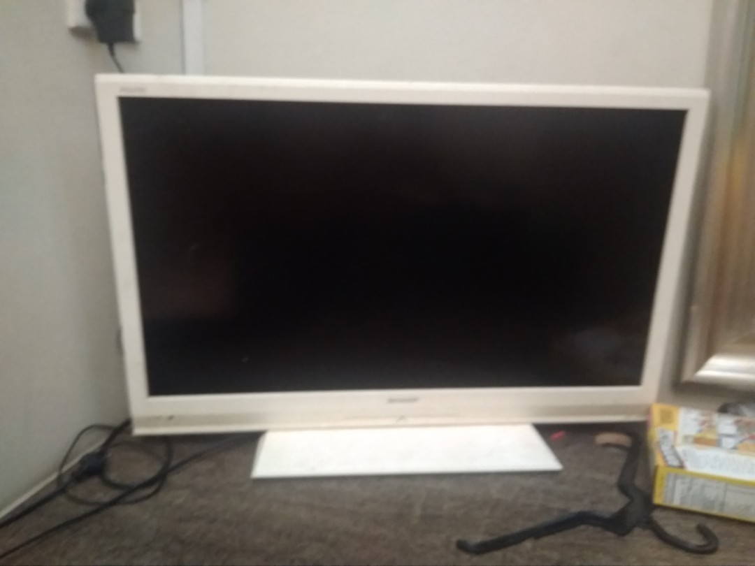 32" Sharp Aquos LCD Tv ( White ), TV & Home Appliances, TV & Entertainment, TV on Carousell