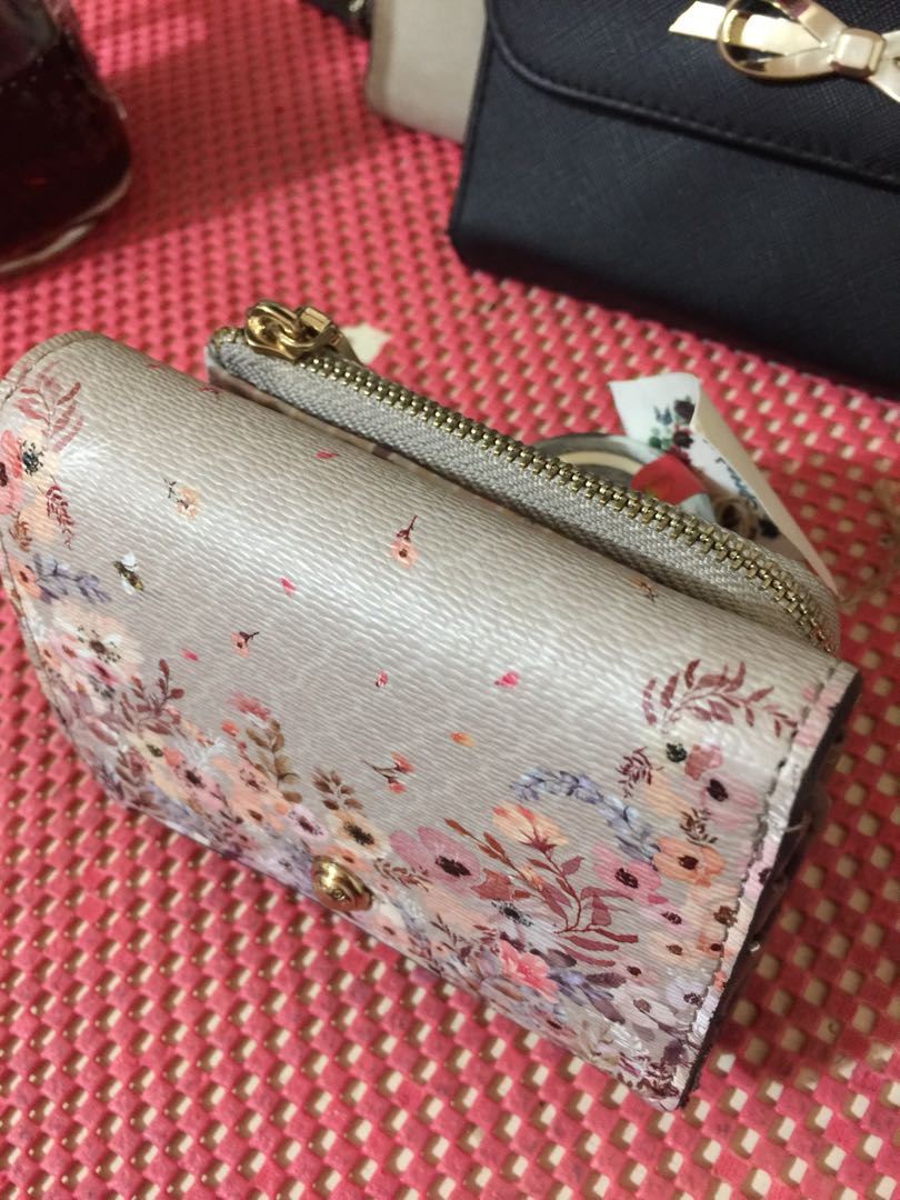 Parfois tri fold floral wallet, Women's Fashion, Bags & Wallets ...