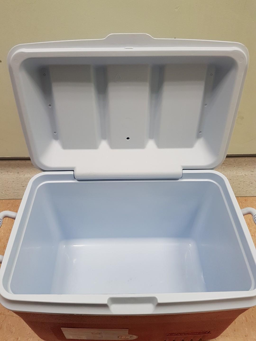 Rubbermaid 45.4L cooler box - red, Everything Else on Carousell
