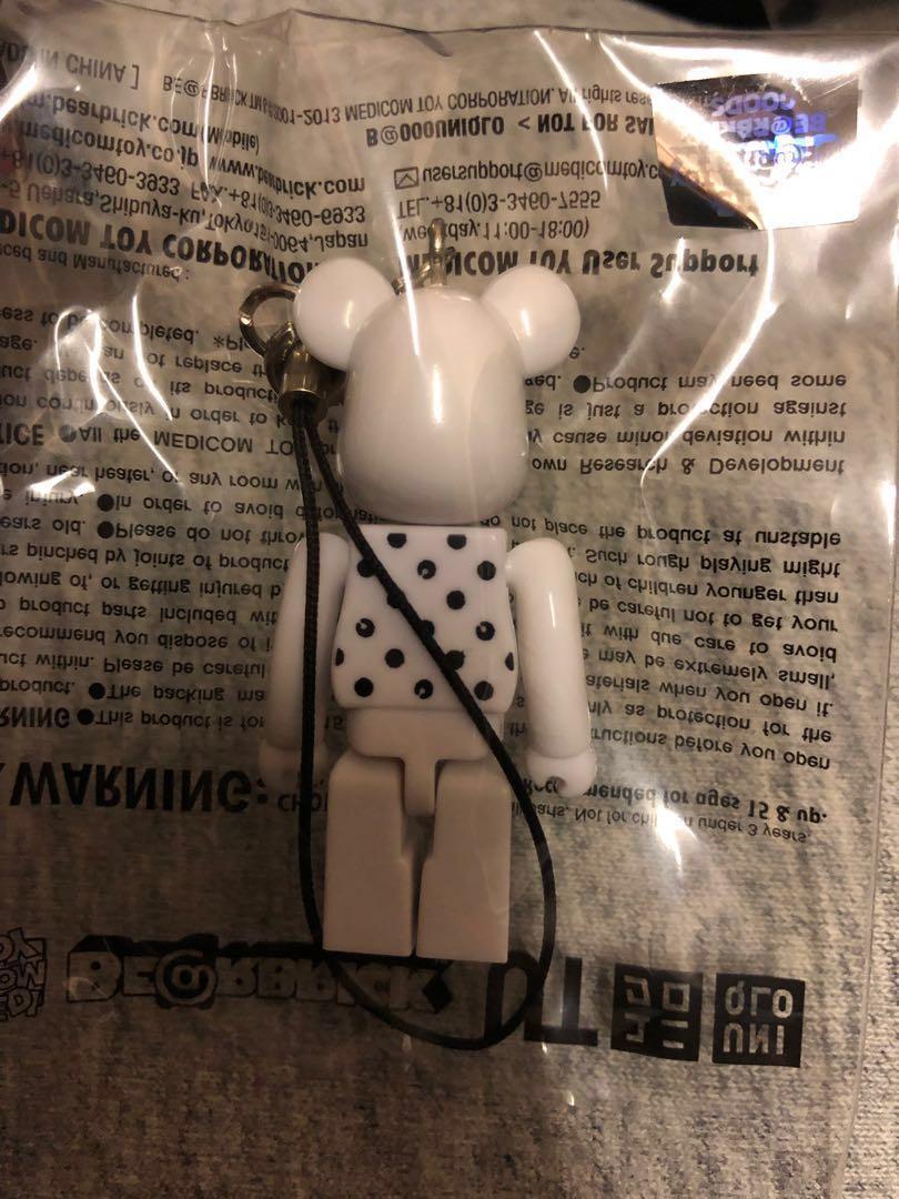 Bearbrick x Uniqlo 50% , 興趣及遊戲, 旅行, 旅遊 - 旅行必需品及用品 - Carousell
