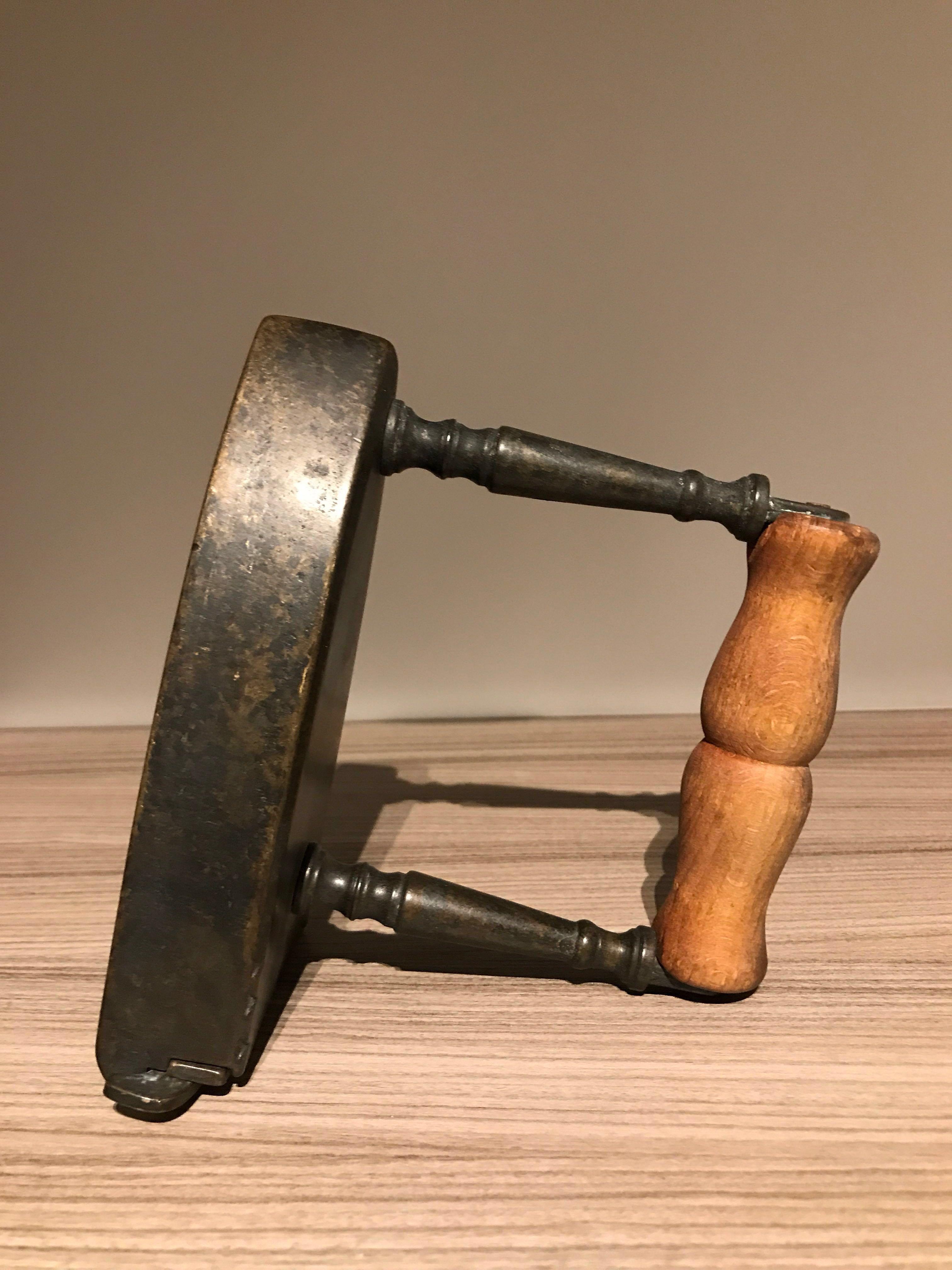 Vintage Cast Iron with Inner Slug - Box Sad Iron, Hobbies & Toys ...