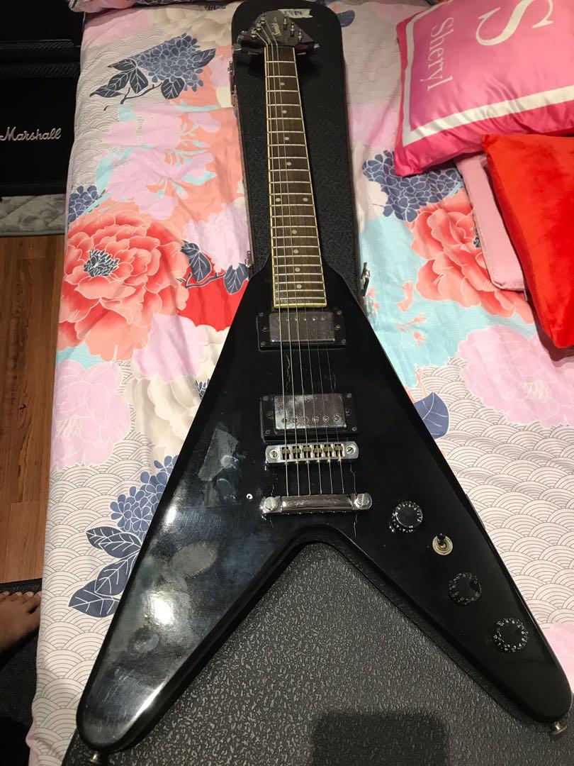 Samick Artist Series Flying V with Hard Case, Hobbies & Toys, Music ...