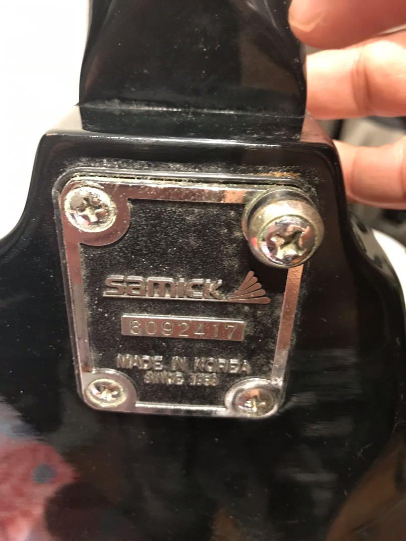 Samick Artist Series Flying V with Hard Case, Hobbies & Toys, Music & Media, Musical Instruments ...