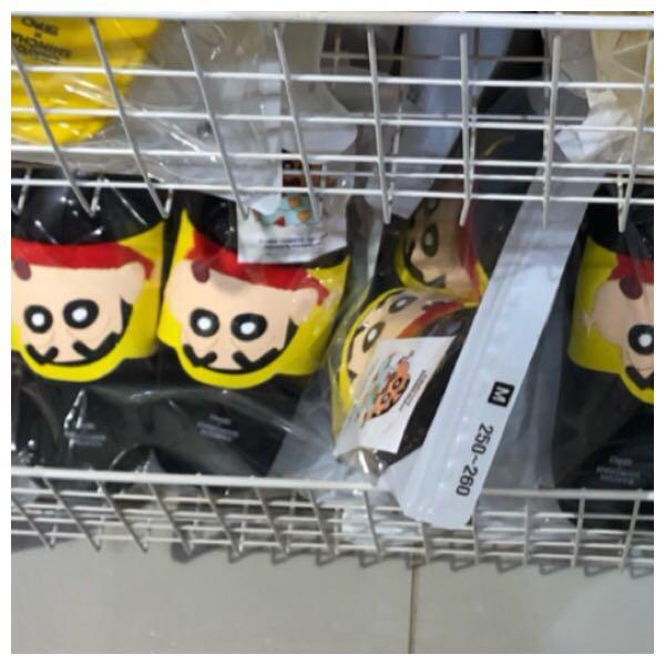 SPAO crayon shinchan lbxx slippers, Everything Else on Carousell