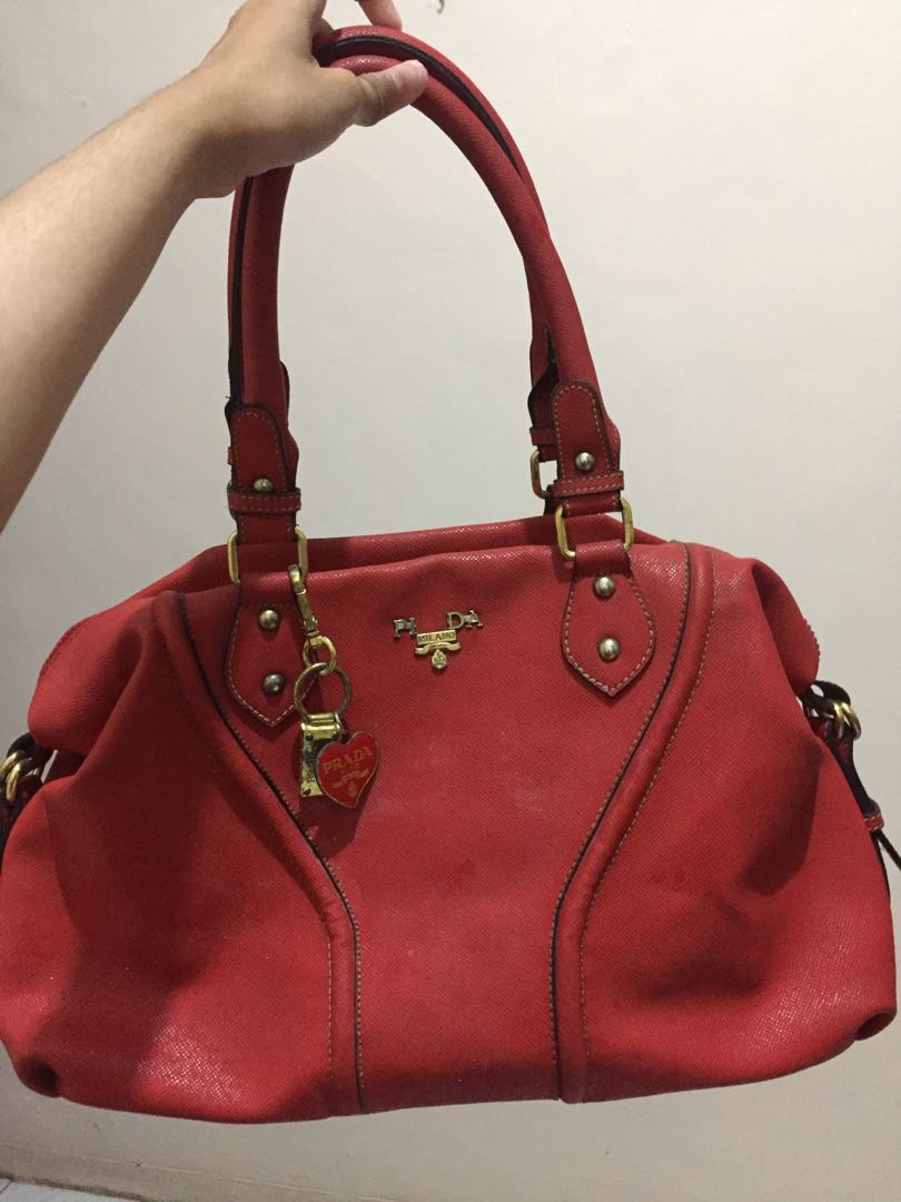 Tas Prada Merah cocok untuk kerja, Barang Mewah, Tas & Dompet di Carousell