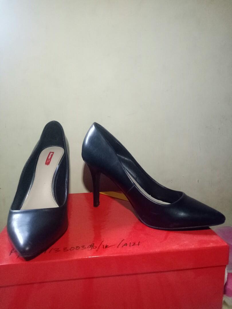 Bata heels red label, Fesyen Wanita, Sepatu di Carousell