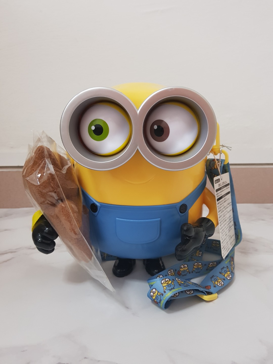 Universal studio japan limited minion talking Bob's popcorn bucket with ...
