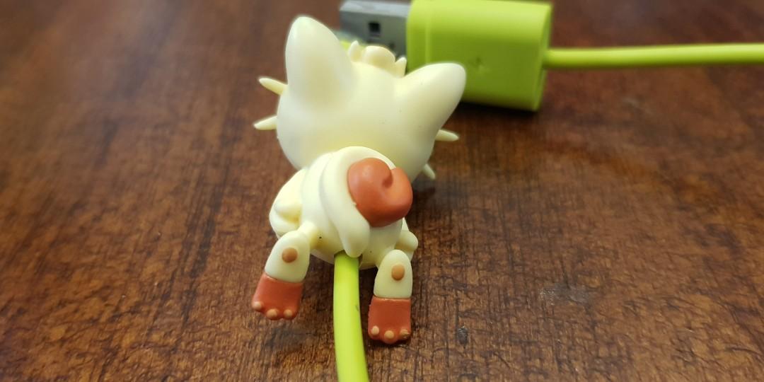 Pokemon "Meowth" Cable Bite for iPhone Lighting Cable, Mobile Phones ...