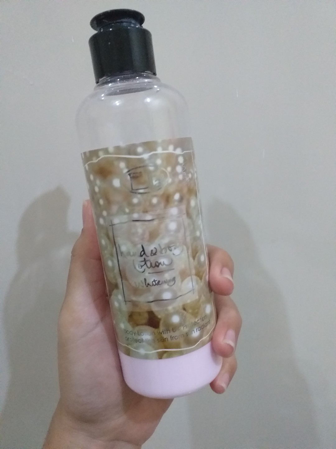 Hand body ella, Kesehatan & Kecantikan, Kulit, Sabun & Tubuh di Carousell